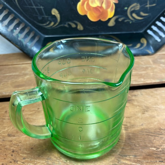 Kellogs | Kitchen | Vintage Green Depression Glass 3 Spout Measuring ...